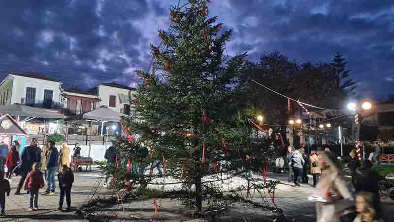 Δείτε Ζωντανά την φωταγώγηση του Χριστουγεννιάτικου Δέντρου στο ...