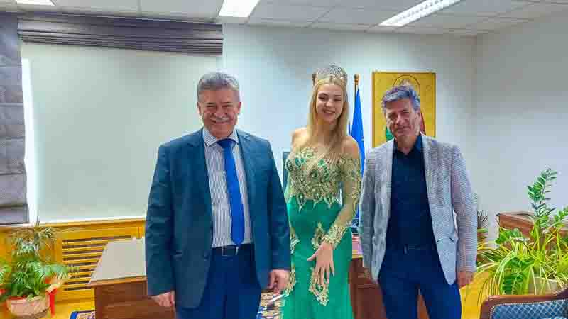 Η ΒΑΣΙΛΙΣΣΑ ΤΟΥ ΚΟΡΙΝΘΙΑΚΟΥ ΚΑΡΝΑΒΑΛΙΟΥ ! | ΕΙΔΗΣΟΥΛΕΣ