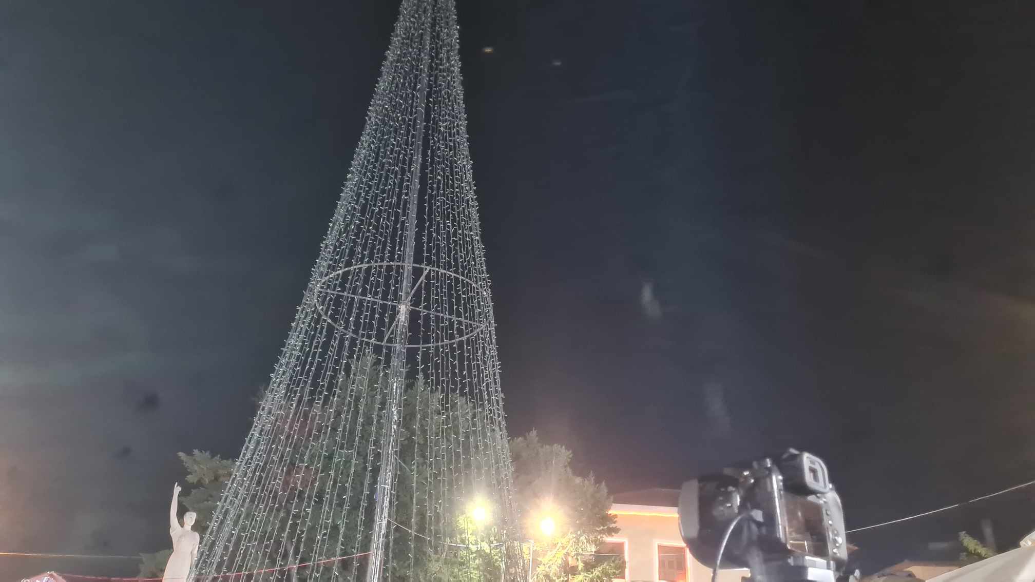 LIVE Tην Φωταγώγηση του χριστουγεννιάτικου δέντρου στο Μελιγαλά ...