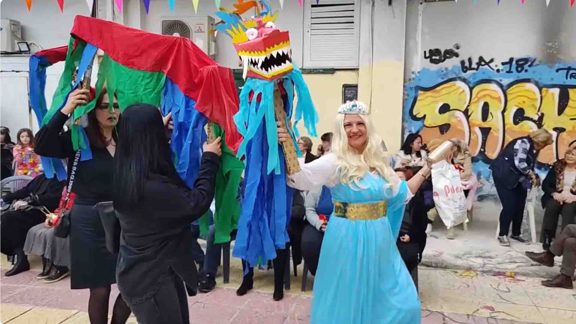 ΜΙΑ ΤΣΙΚΝΟΠΕΜΠΤΗ ΞΕΧΩΡΙΣΤΗ ΑΠΟ ΟΛΕΣ ΤΙΣ ΑΛΛΕΣ 🧚‍♀️ ΣΤΗ ΔΗΜΟΤΙΚΗ ΑΓΟΡΑ ...